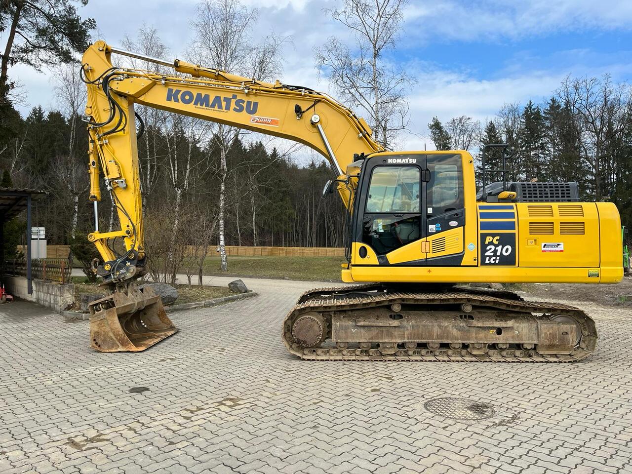 KOMATSU PC 210 LCI-11 for sale, crawler excavator - 7143717