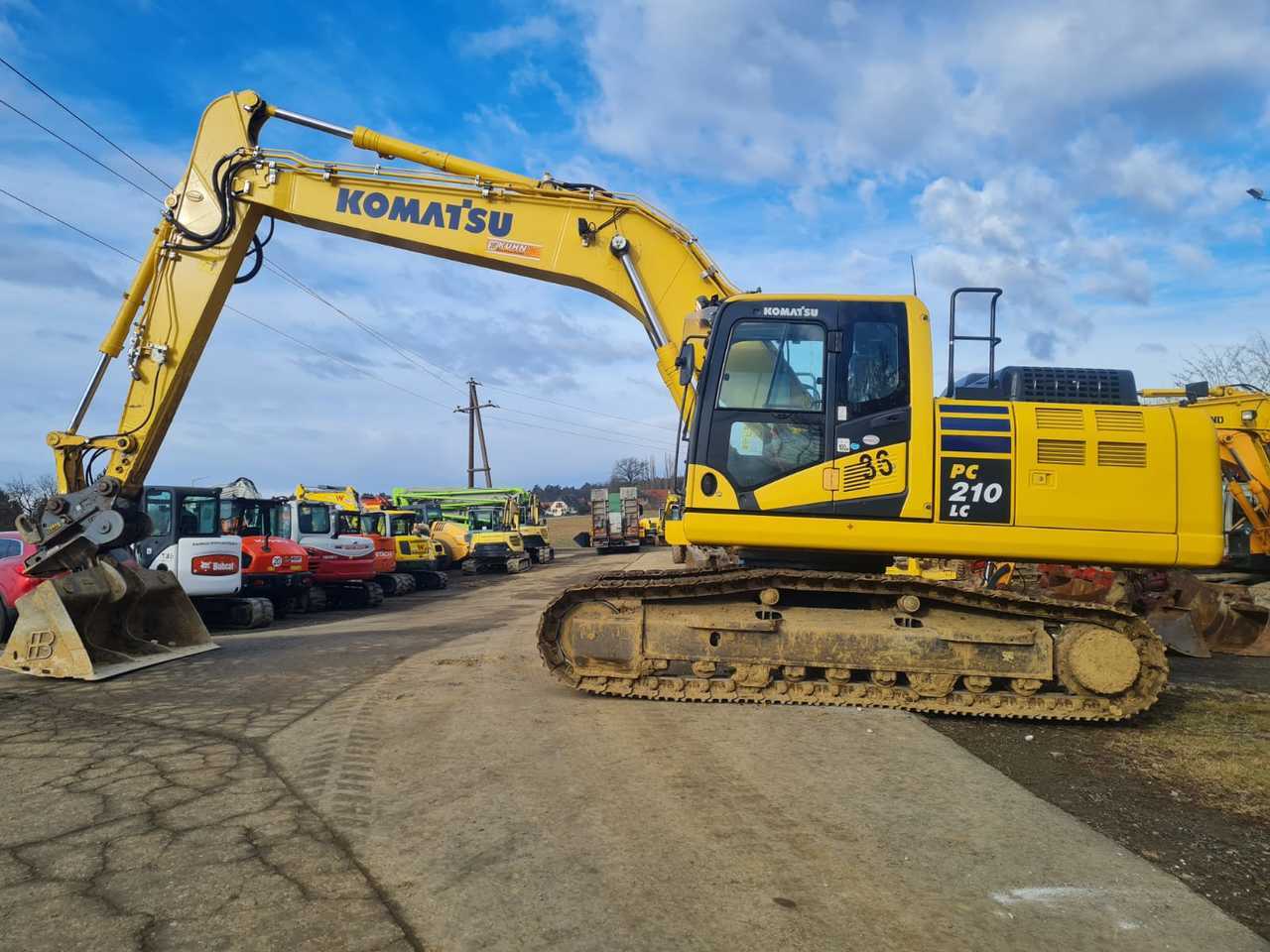 KOMATSU PC 210 LC-11 for sale, crawler excavator, 89000 EUR - 6072864